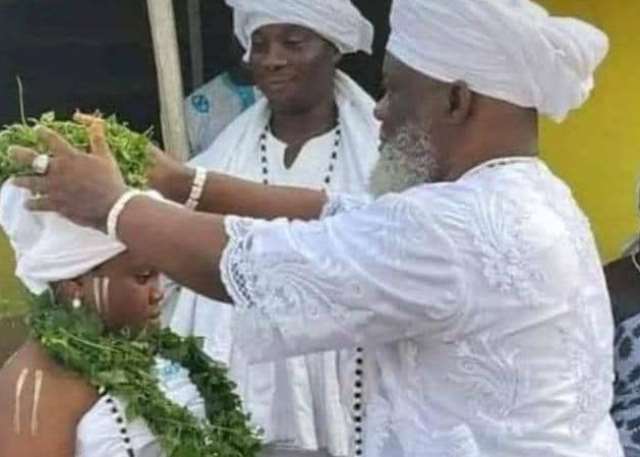 Gborbu Wulomo performing a traditional rite
